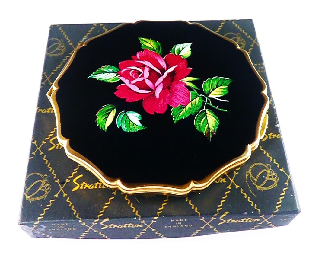 Black Enamel Red Rose Stratton Compact 1960s - LA500052 | LoveAntiques.com