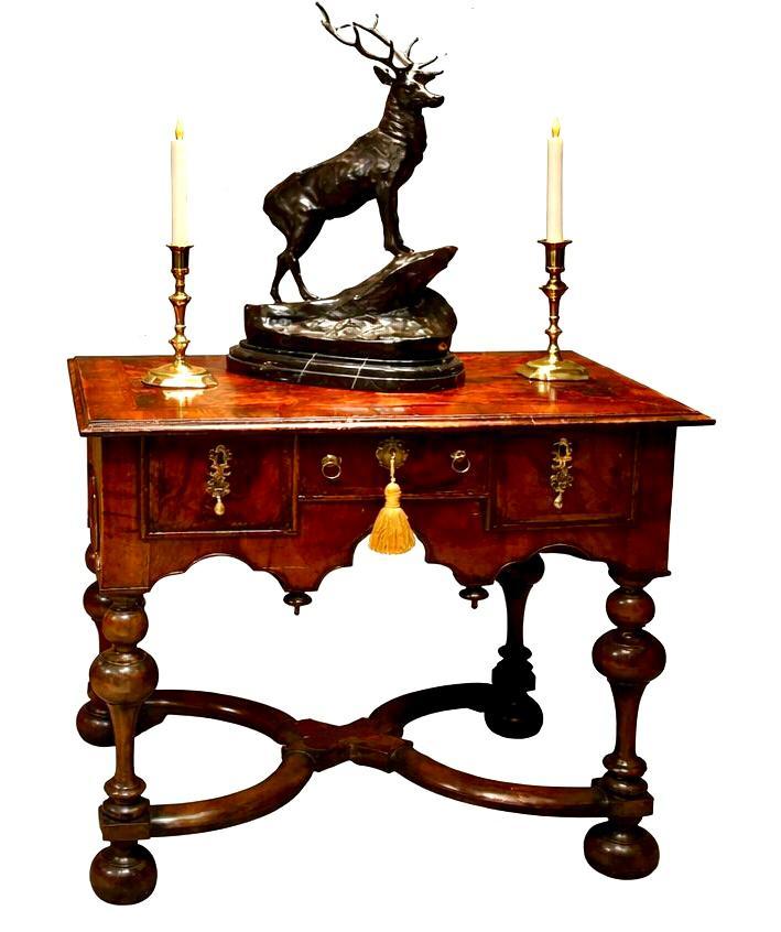 18th Century Walnut Lowboy - 001C / LA559536