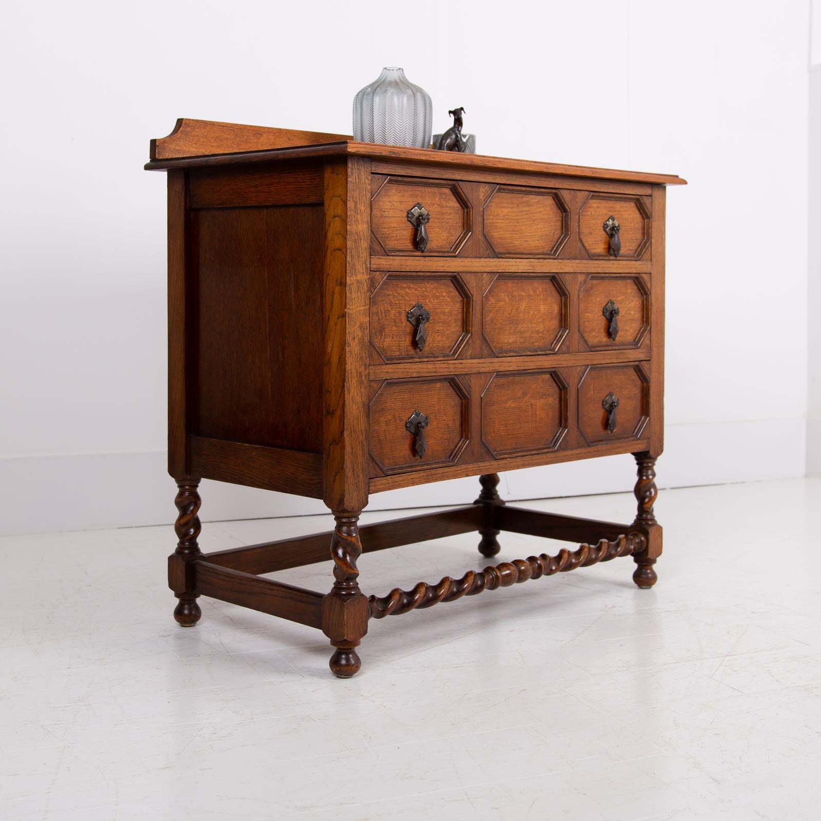 Attractive Oak Chest of Drawers C1920 - LA559553