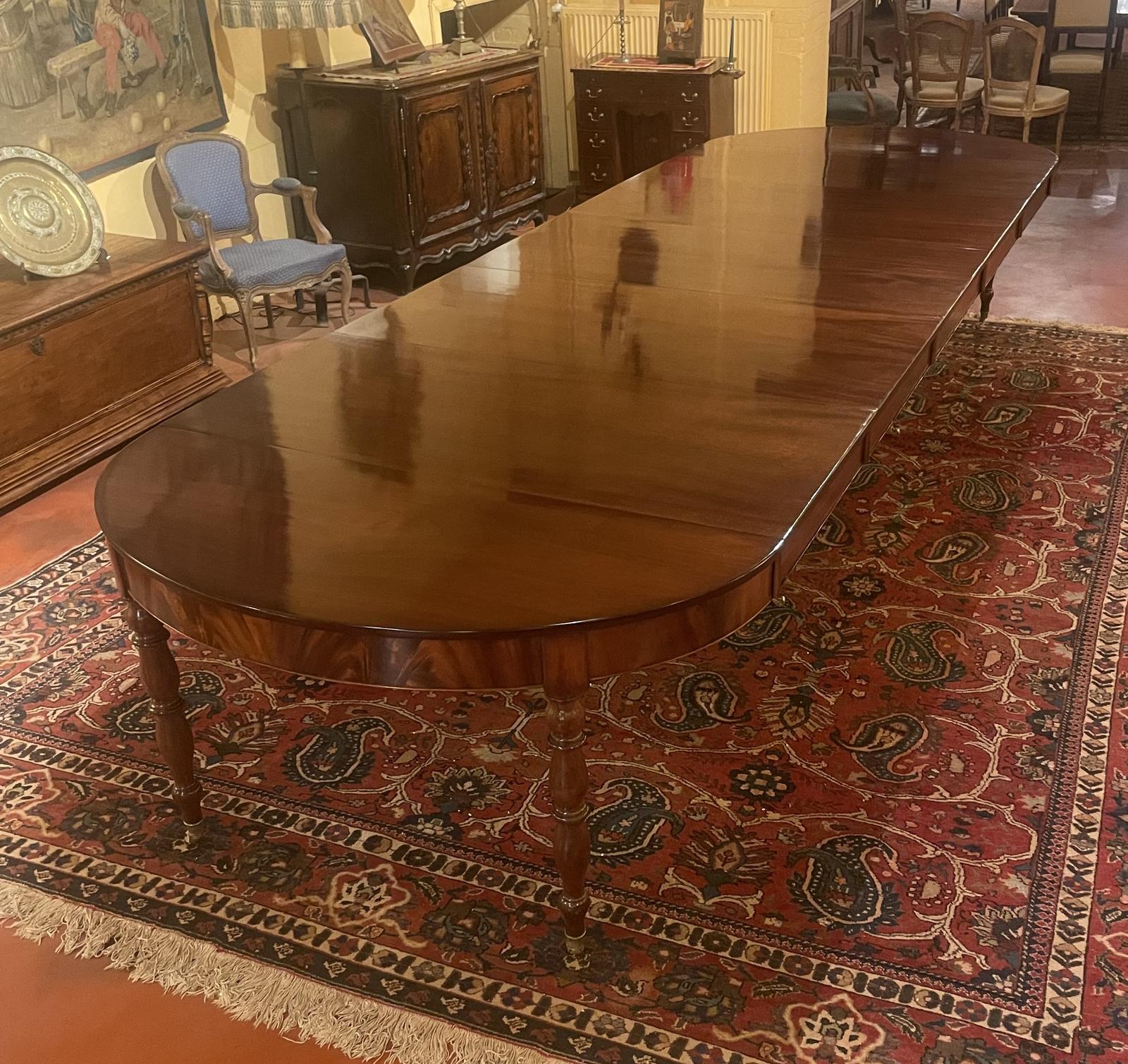 18th Century Dining Room Table with 8 Feet in Mahogany - 5454 / LA505453