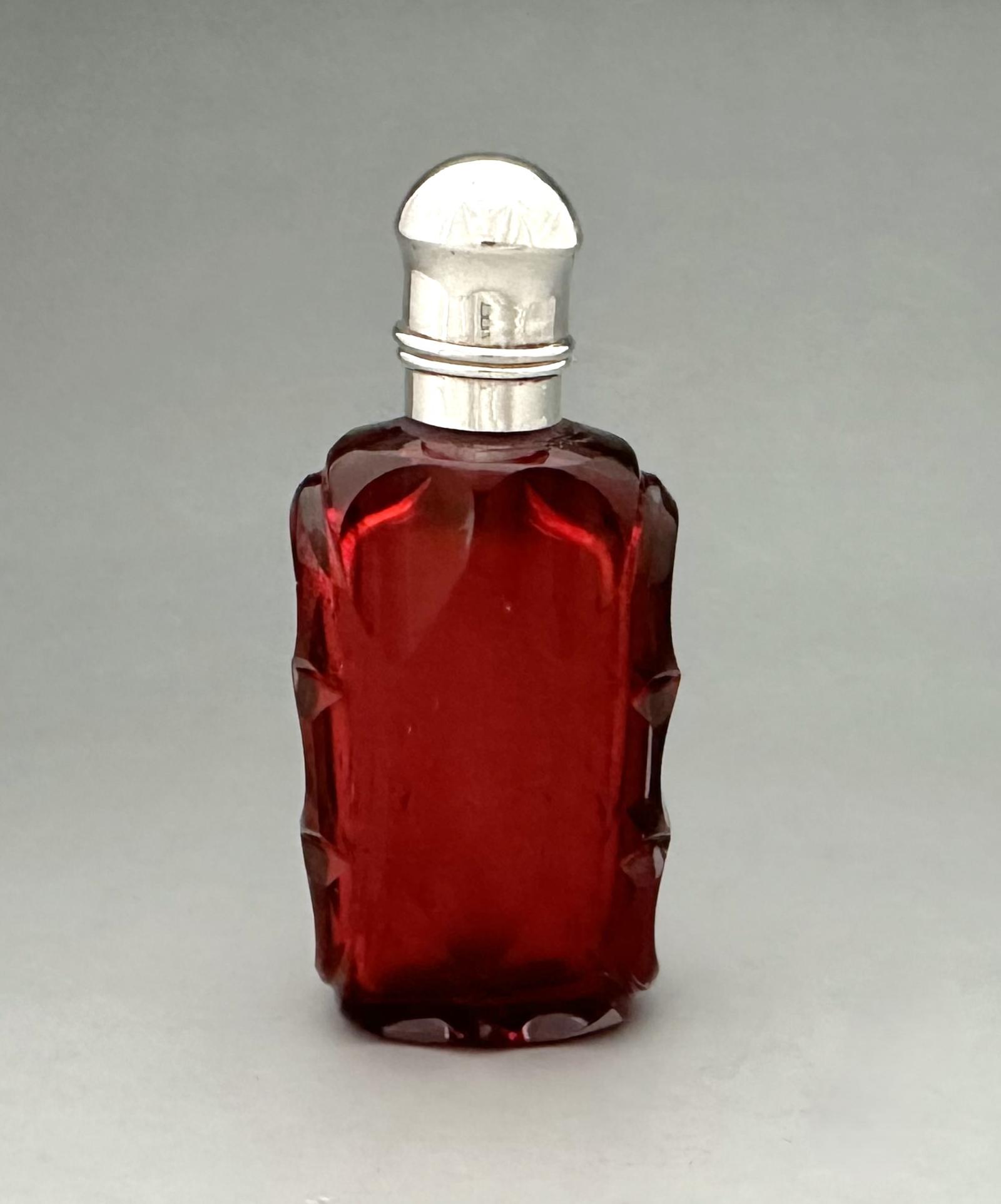 A Victorian Silver Mounted Ruby Glass Scent Bottle - ACA2251 / LA559509