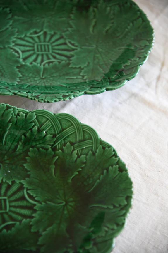 Pair Wedgwood Green Majolica Serving Plates - 9054393 / LA507875 Pair Wedgwood Green Majolica Serving Plates - 9054393 / LA507875