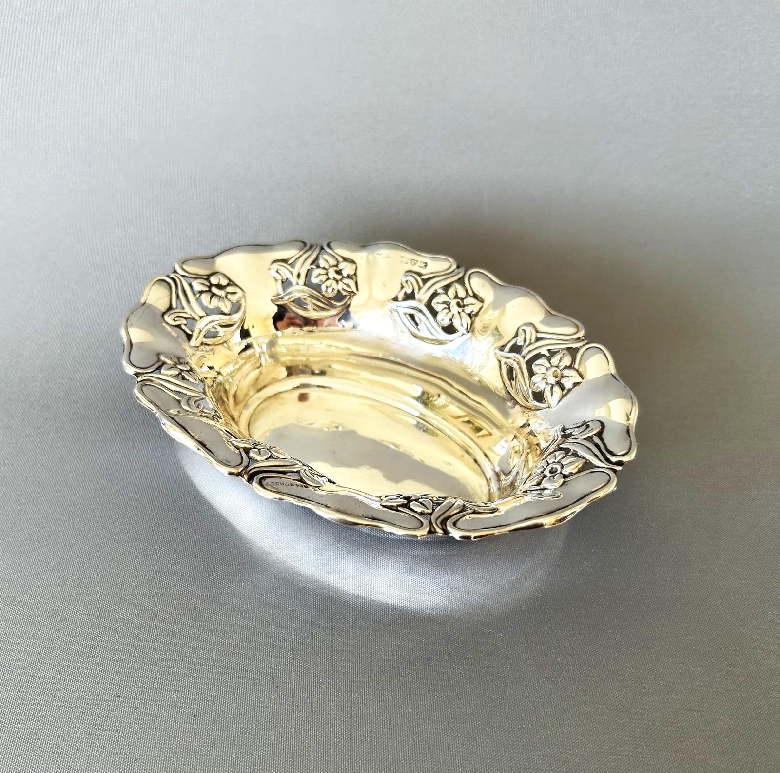 A Lovely Art Nouveau Chester Silver Bonbon Dish - B613 / LA476455