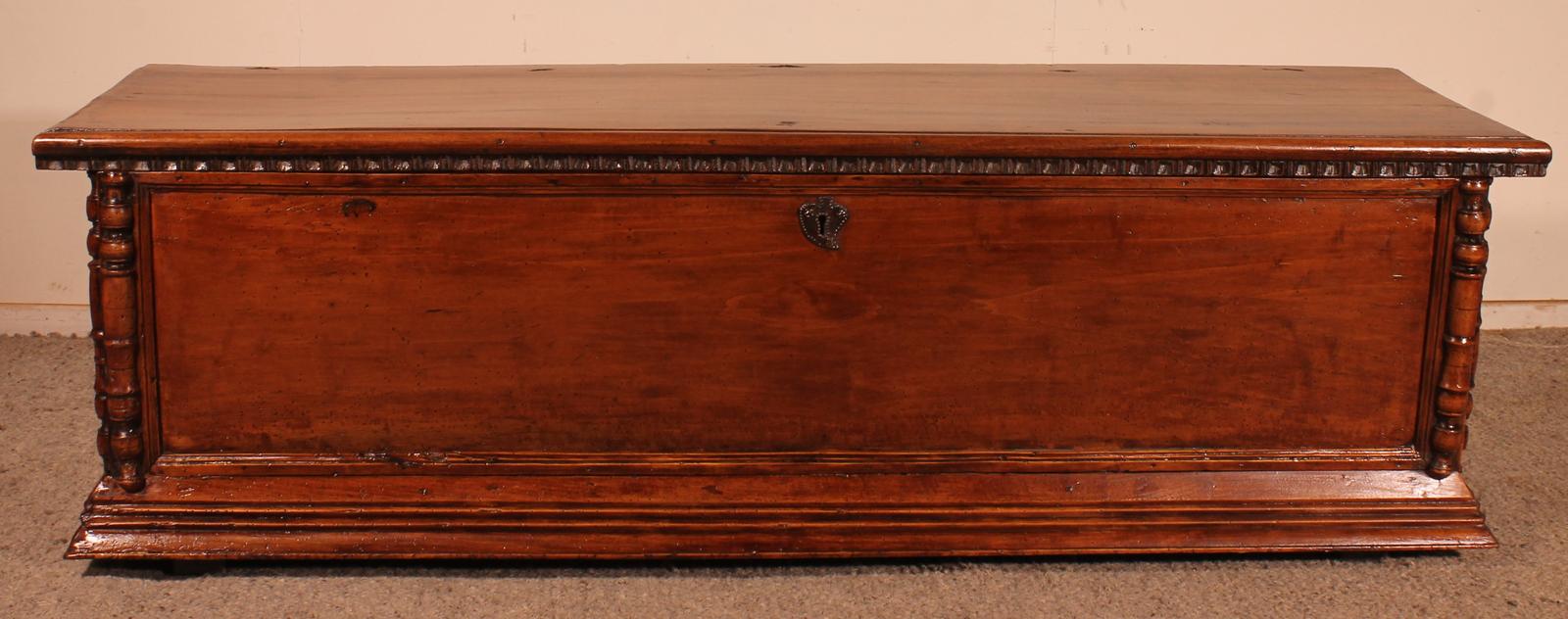 Italian Renaissance Walnut Chest - 16th Century - 4587 / LA449961