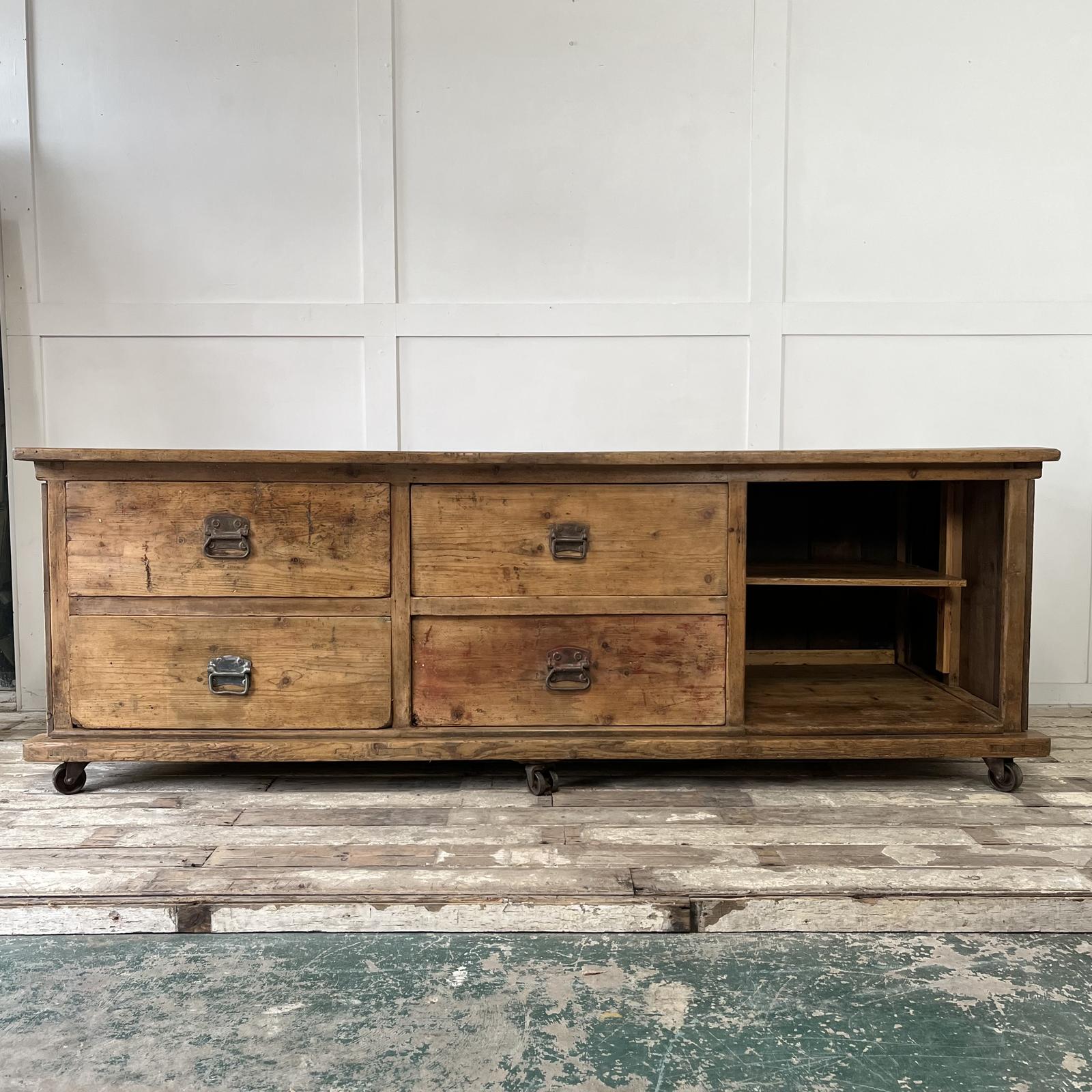 Large 19th C. Pine Bakers Table - 4981 / LA523812